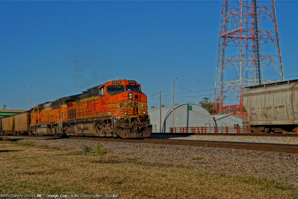 BNSF 5643